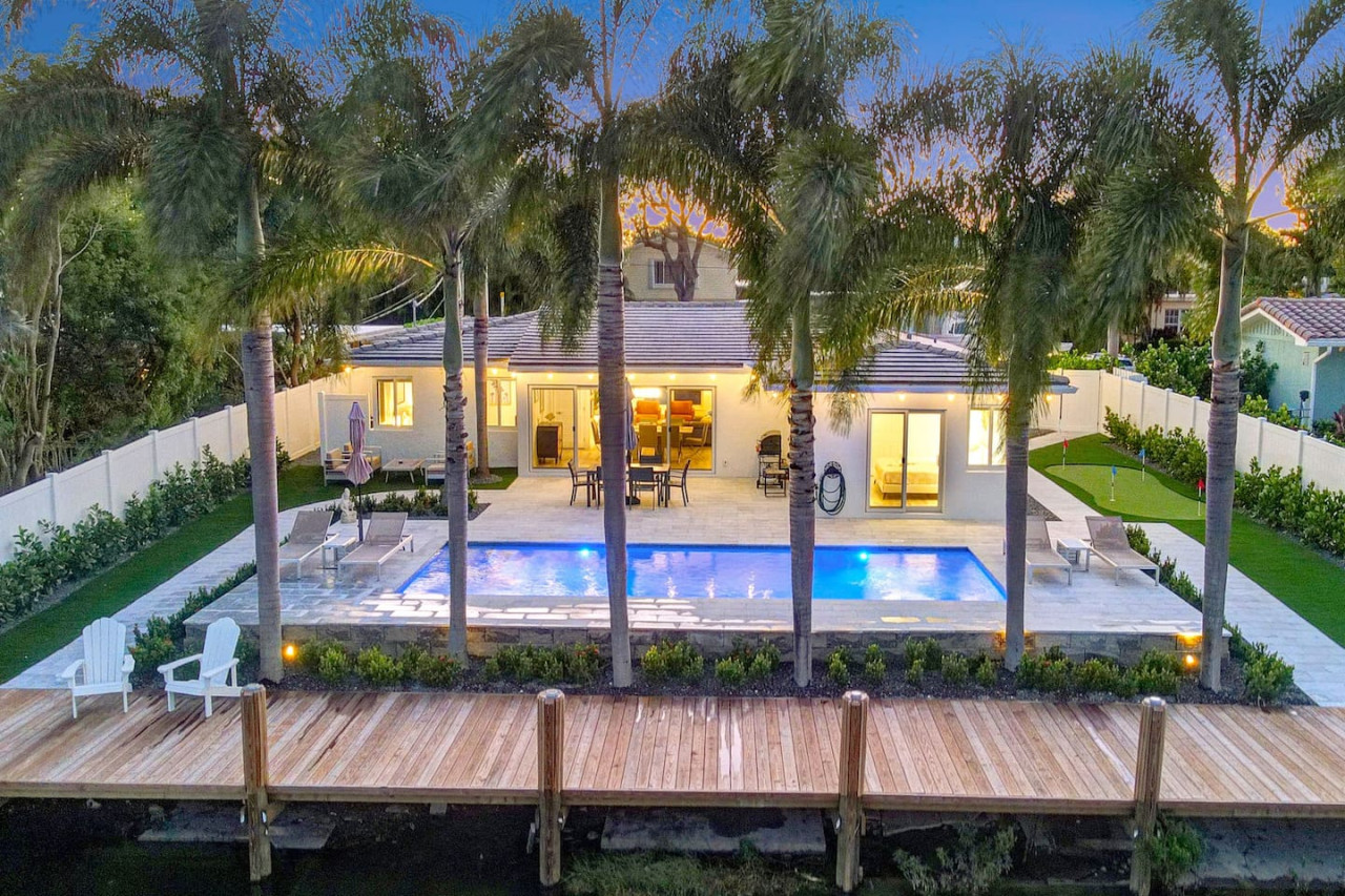 Heated Pool And Mini Putting Green - Charming Family Haven - Fort Lauderdale, FL