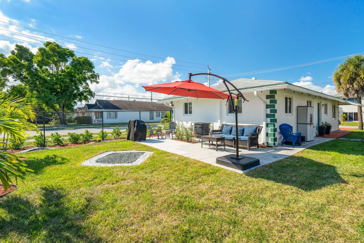 Charming Backyard Oasis With Bbq And Modern Comforts - Inviting Retreat - Bahamas