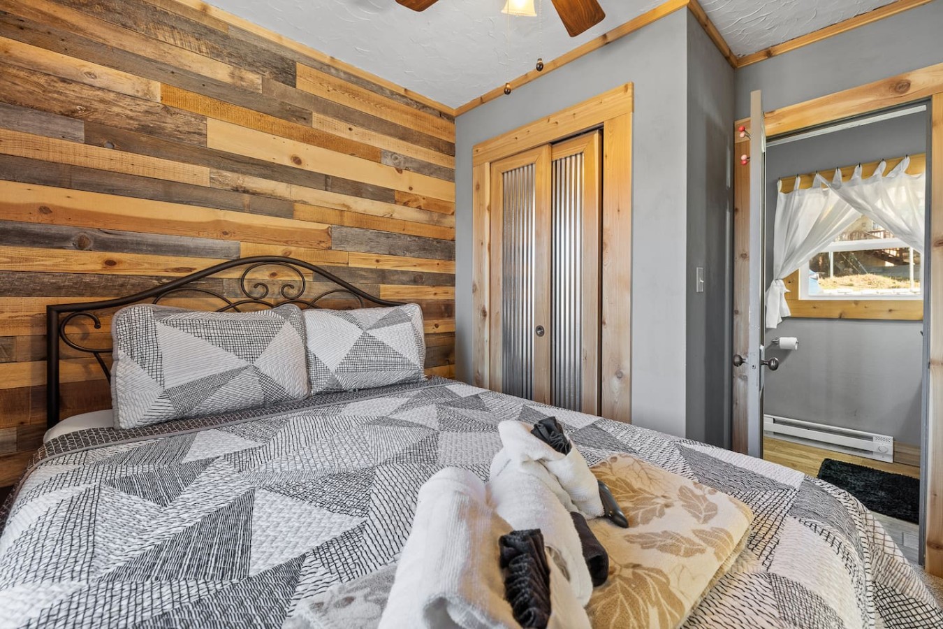 Walsh's Studio Cabin - Lead, SD