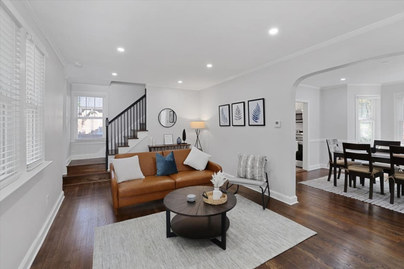Spacious Outdoor Fire Pit And Entertainment Area - Cozy Family Retreat - Arlington, VA