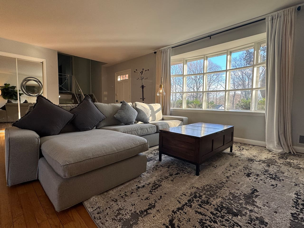 Spacious Outdoor Deck And Fireplace - Delightful Family Haven - Annandale, VA