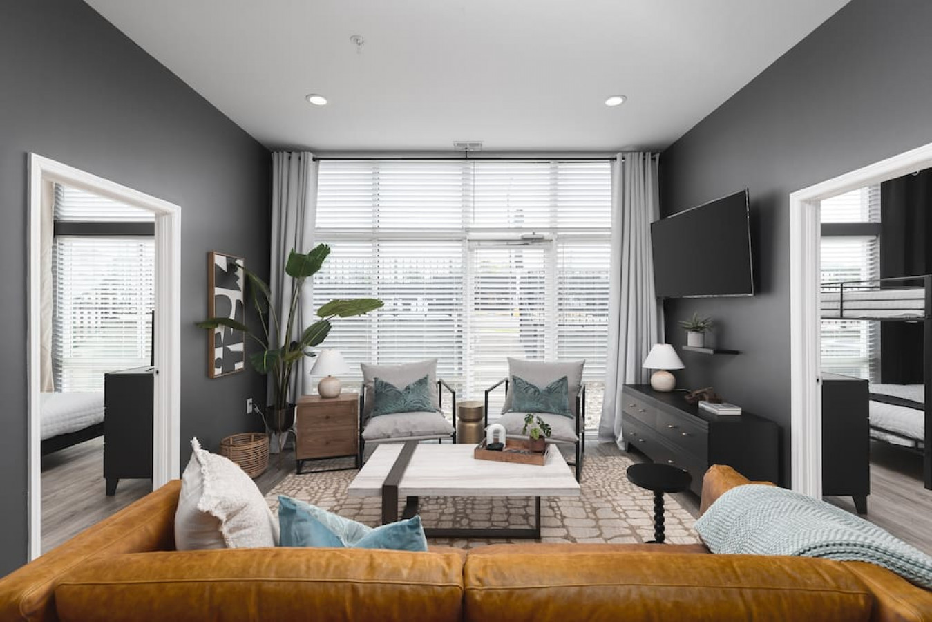 Chic Interior And Ample Space - Stylish Urban Retreat - Nashville, TN