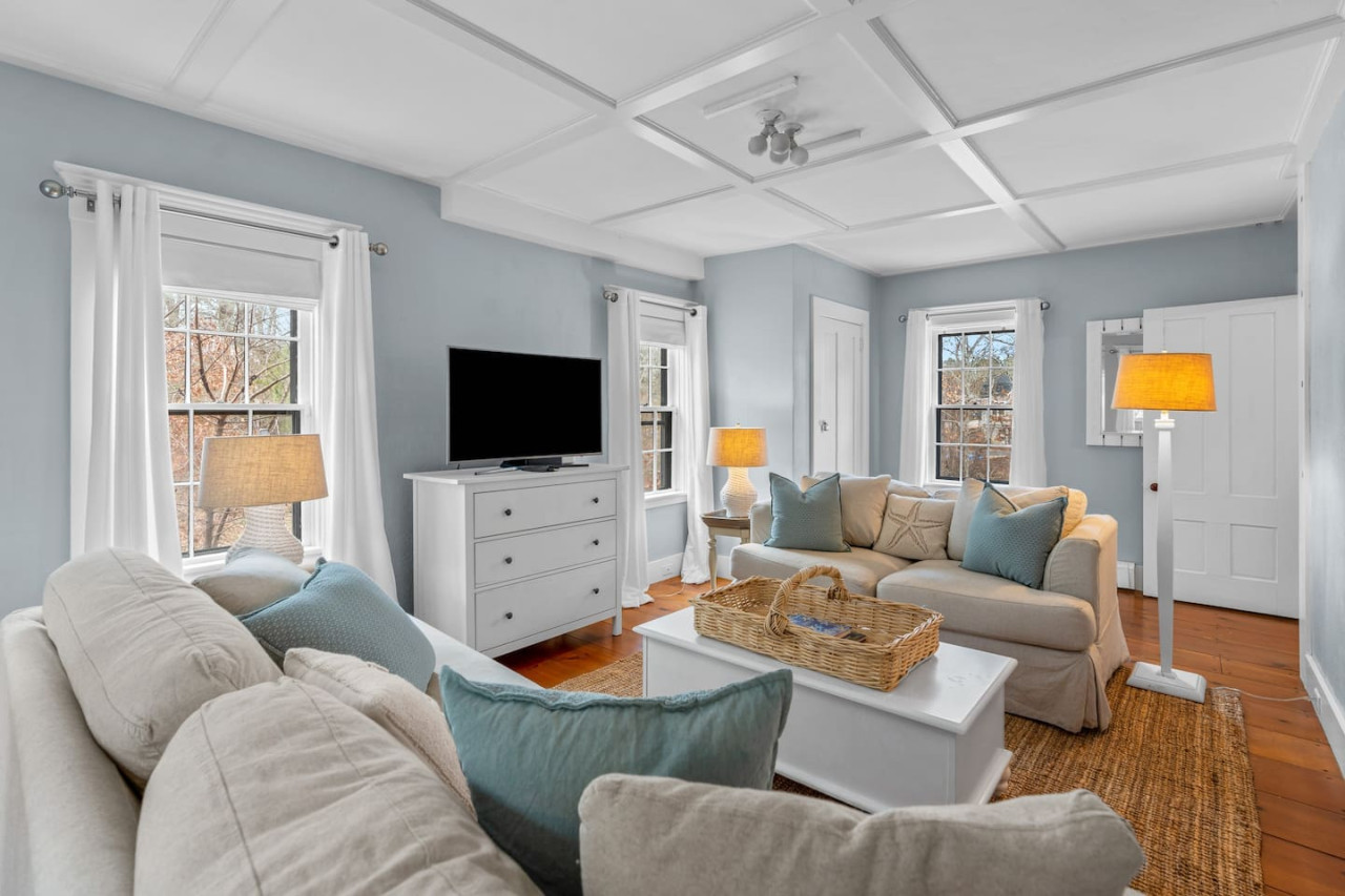 Charming Escape With Large Patio And Outdoor Shower - Cozy Retreat - Chatham, MA