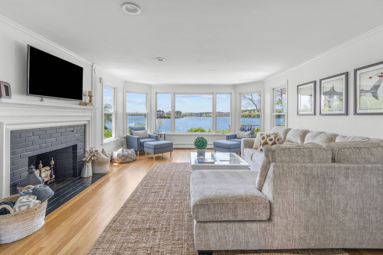 Stunning Lake Access And Hot Tub Retreat - Cozy Serene Sanctuary - Harwich, MA