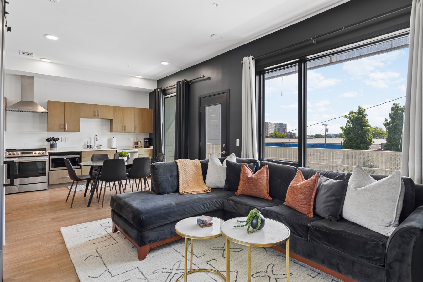 Gulch Condo With Pool, Gym, Private Patio & Garage - Nashville, TN