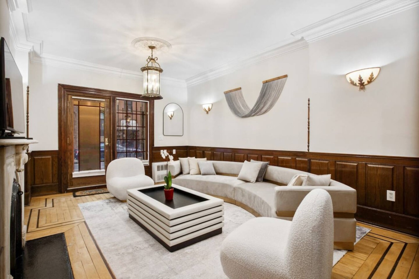 Private Large Triplex House In Midtown - Manhattan, NY