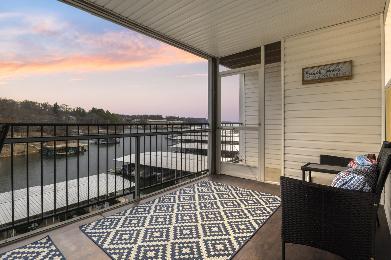The Sunrise Suite – Waterfront Screened Balcony W/pool! - Lake Ozark, MO