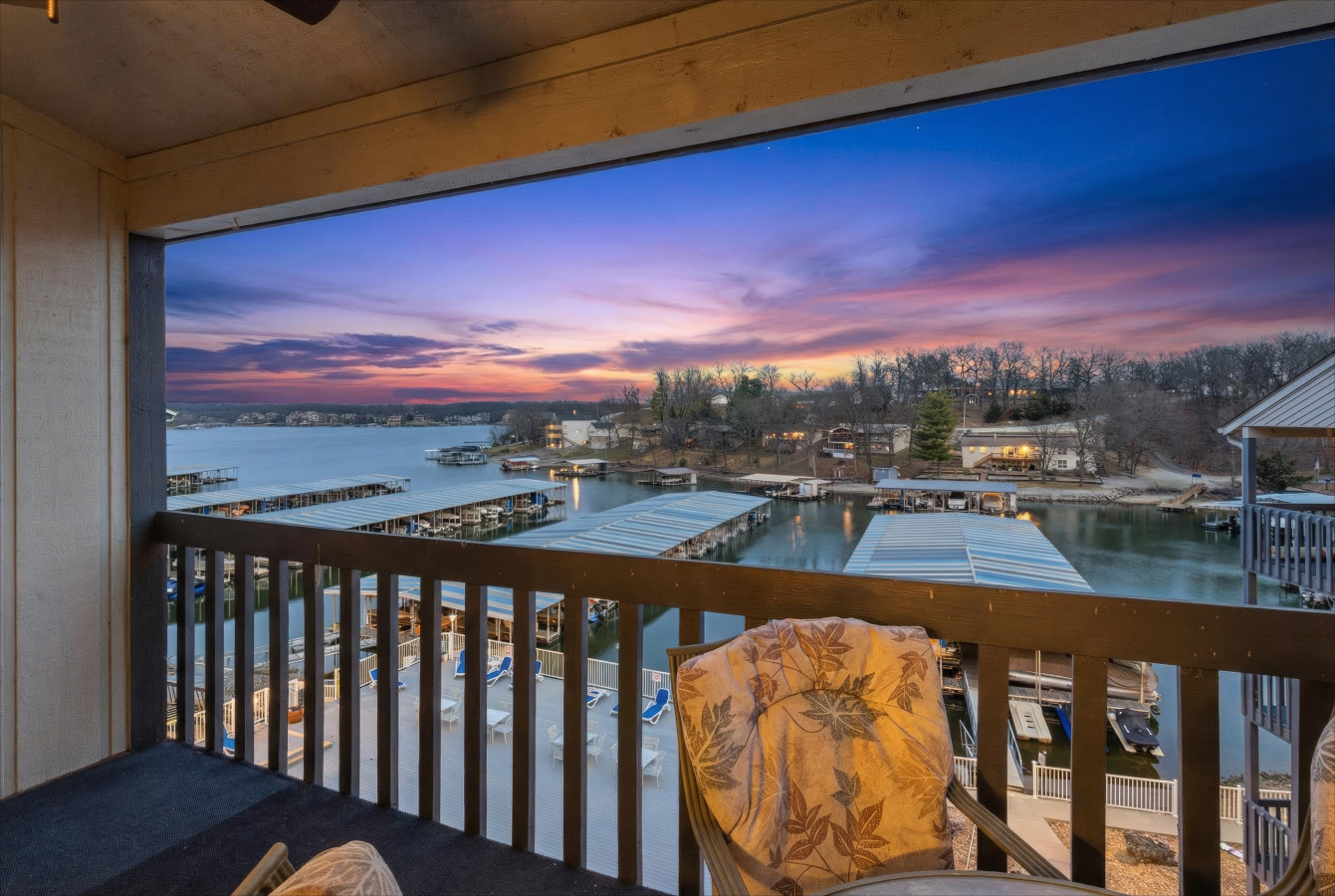 Lakeview For Two - Lakeside Pool & Top Floor! - Osage Beach, MO