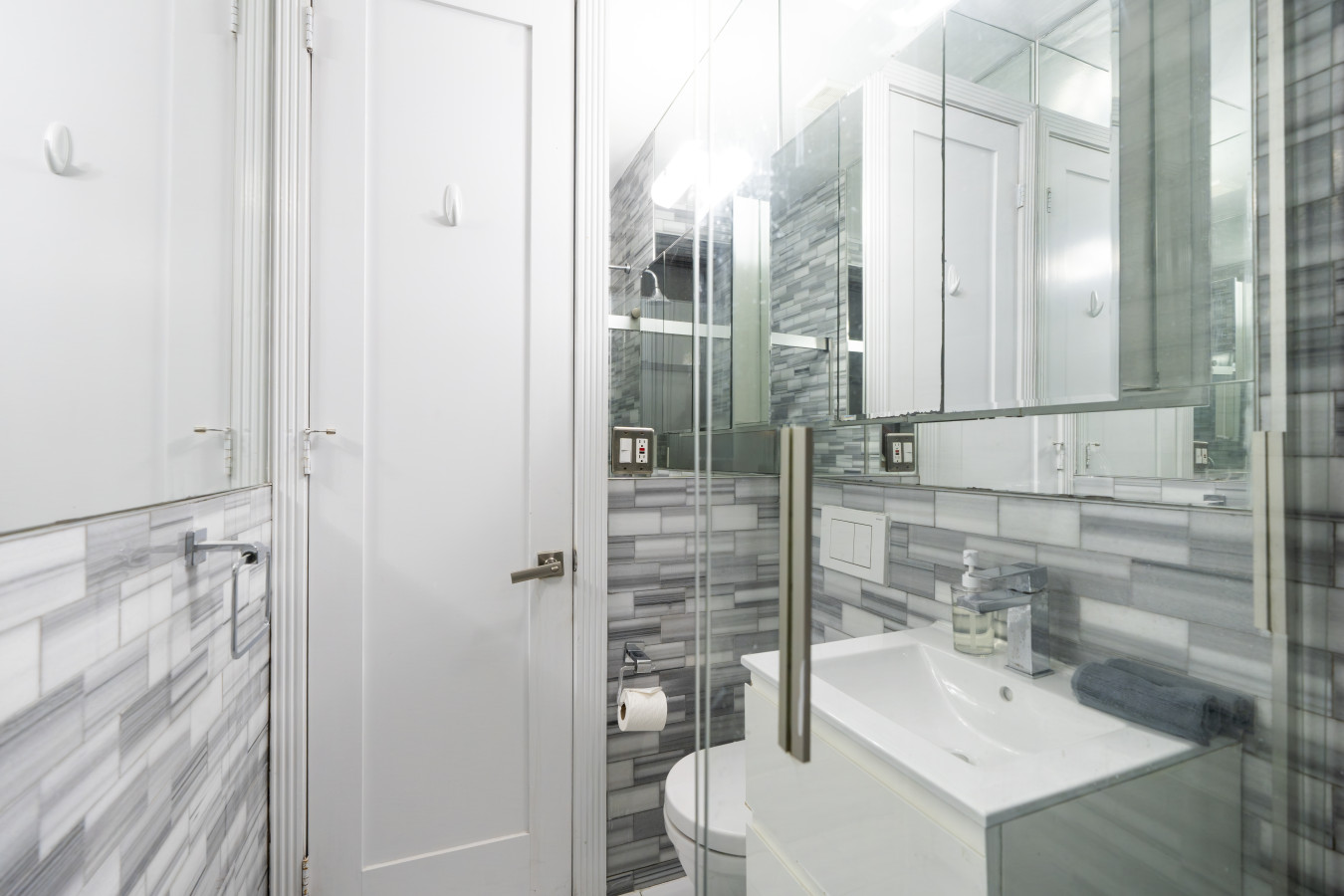 Elegant Central Park Suite - 4 Bedroom Self Check-in - Westchester County, NY