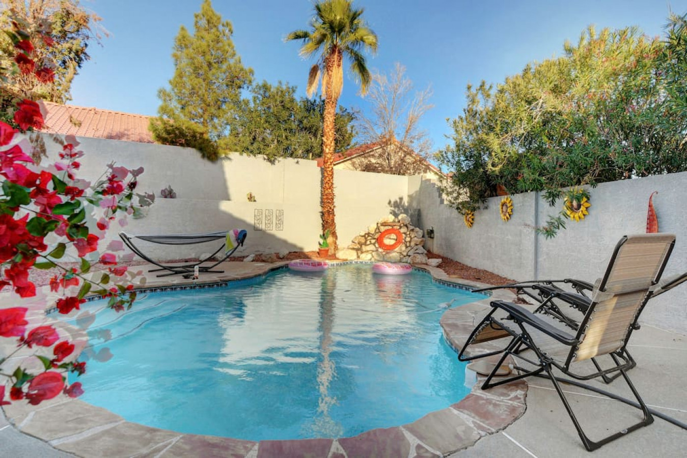 Charming Backyard Oasis With Pool - Delightful Southwest Getaway - 노스라스베이거스