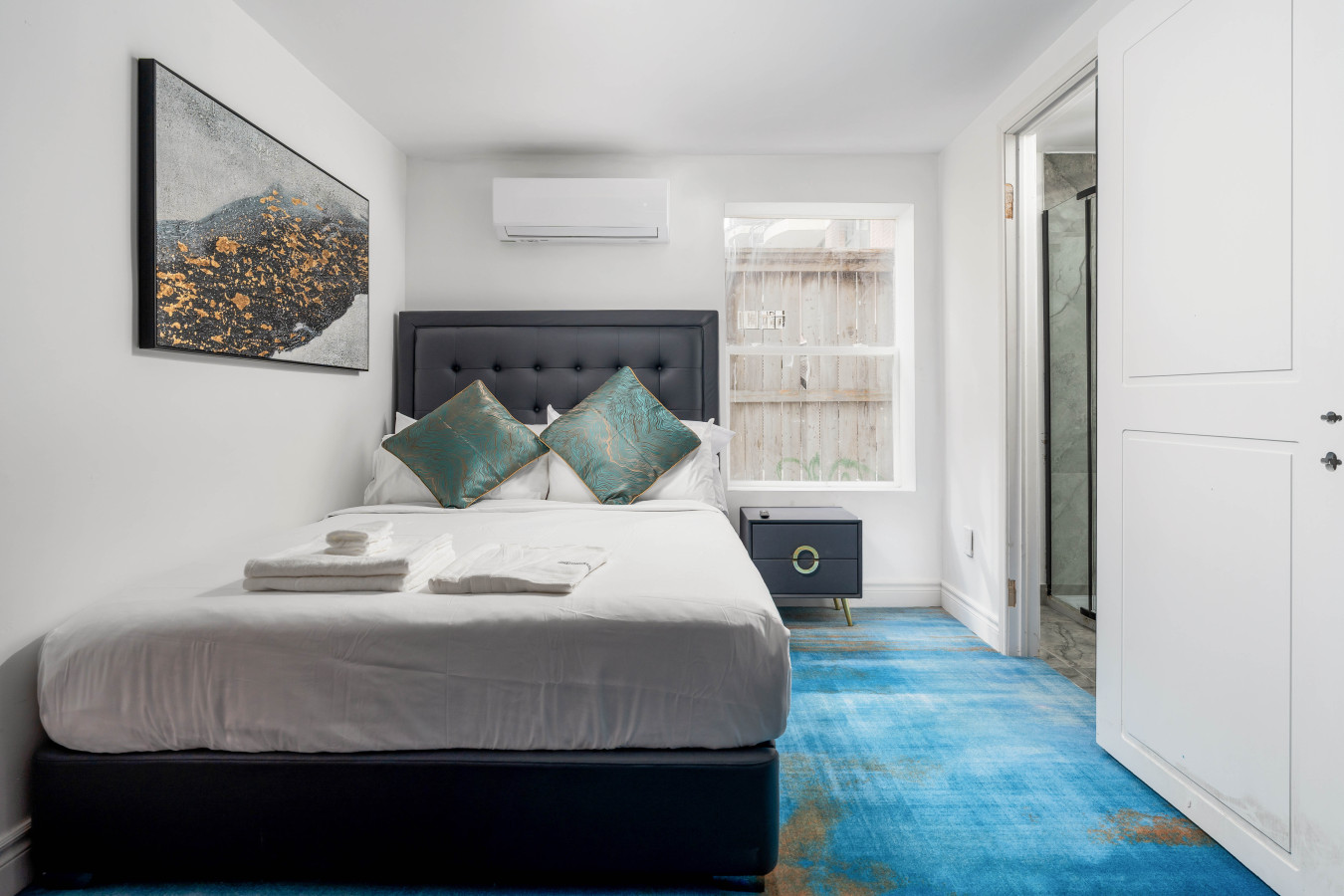Elite Double Room With Sofa ; Boutique Hotel• Trinity Bellwoods, Downtown Toronto - Toronto, ON