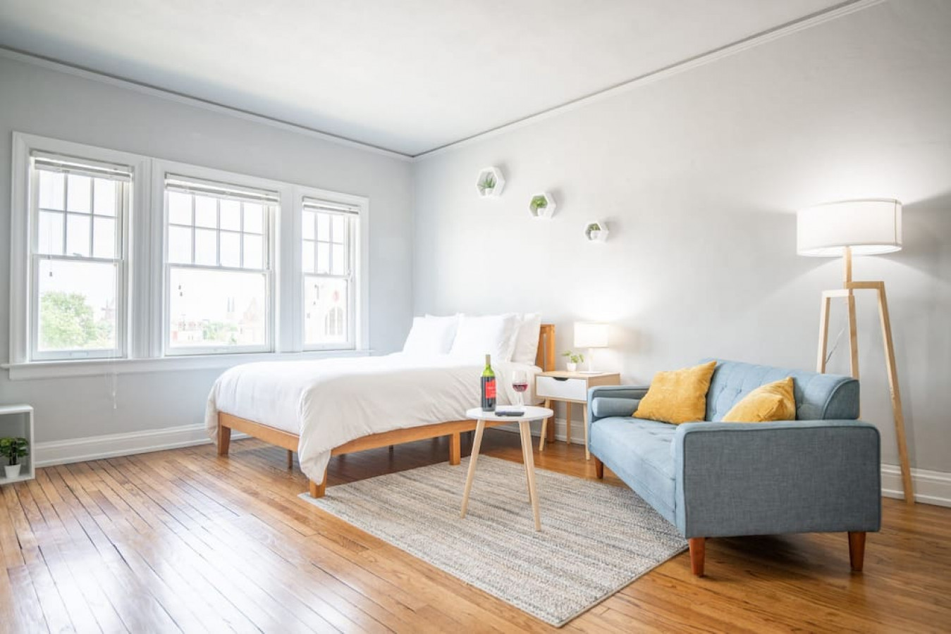 Chic Studio Retreat With Aesthetic Innovation - Stylish Urban Escape - Peoria, IL