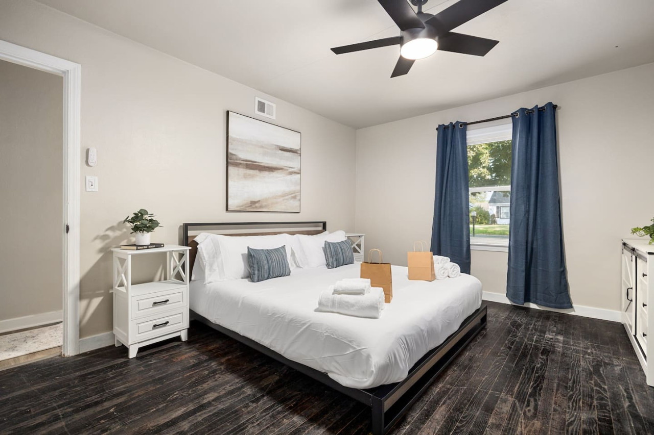 Cozy Ambiance And Spacious Living - Charming Haven Near Parks - Illinois