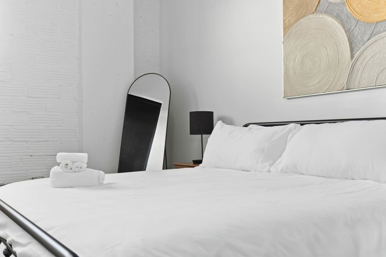 Stylish Design And Trendy Location - Chic Urban Escape - Peoria, IL
