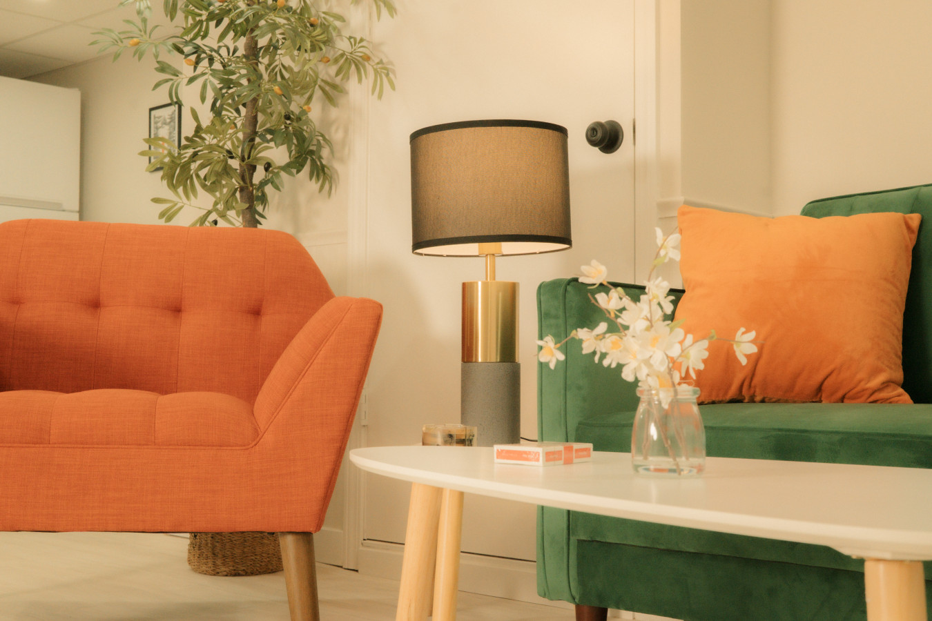 Modern Decor And Convenient Amenities - Stylish Cozy Oasis - Peoria, IL