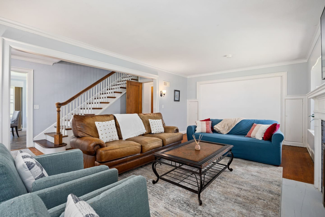 Comfortable Furnished Space And Cozy Common Areas - Inviting Sanctuary - Peoria