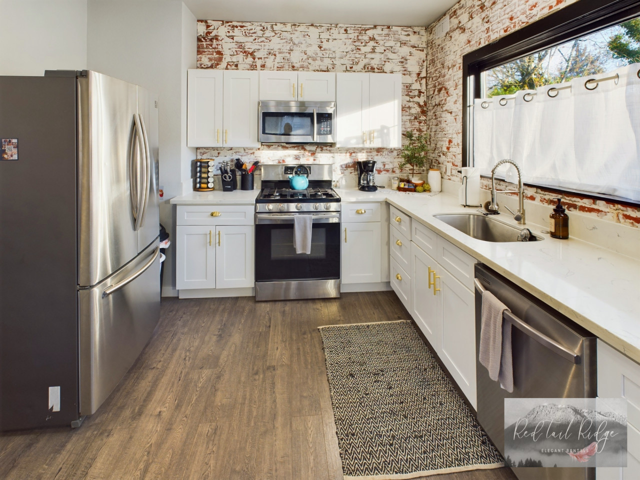 Charming Historic Home With Modern Amenities - Perfect Family Retreat - Albany, OR