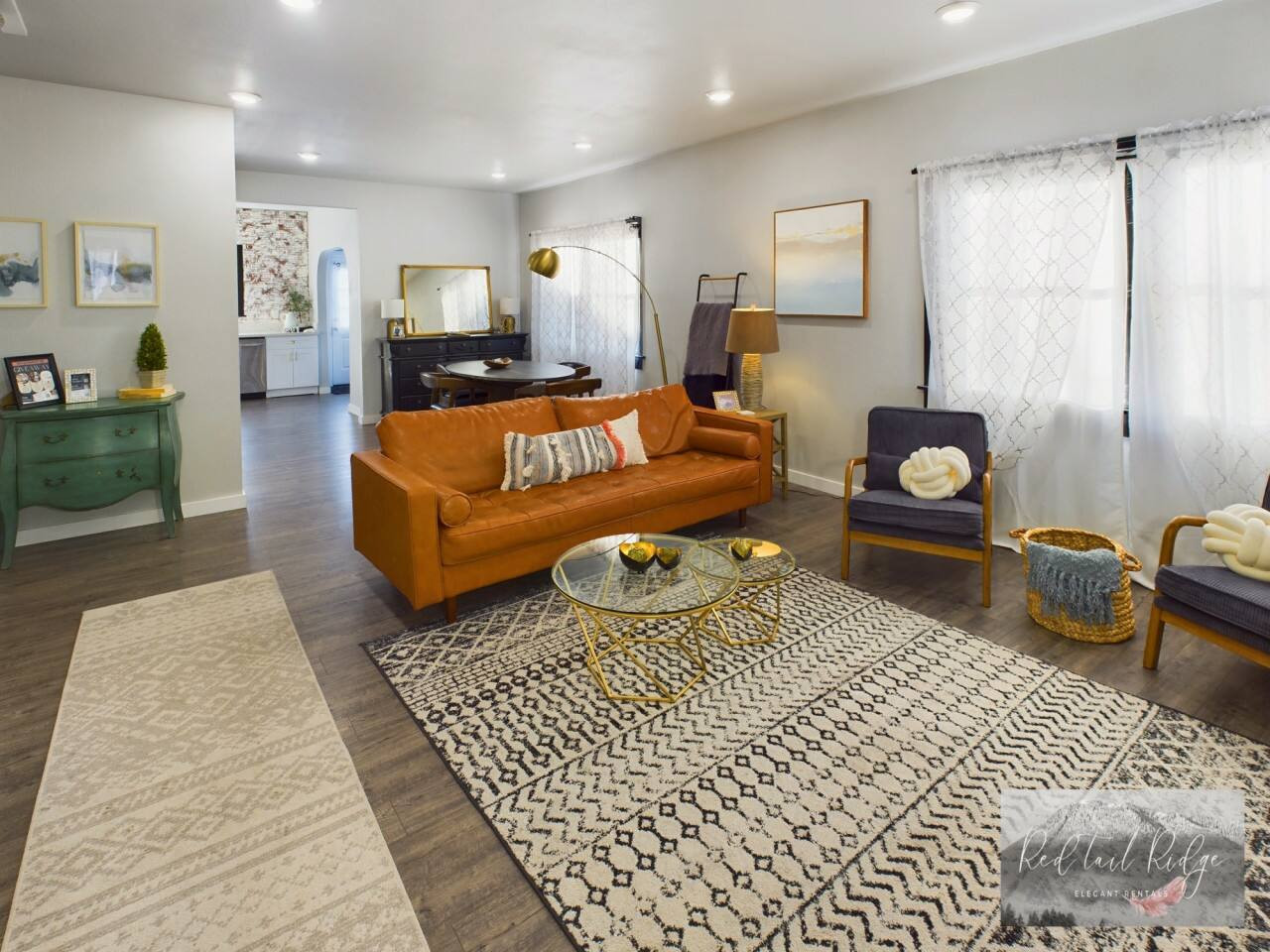 Charming Historical Home With Modern Touches - Cozy Urban Retreat - Albany, OR