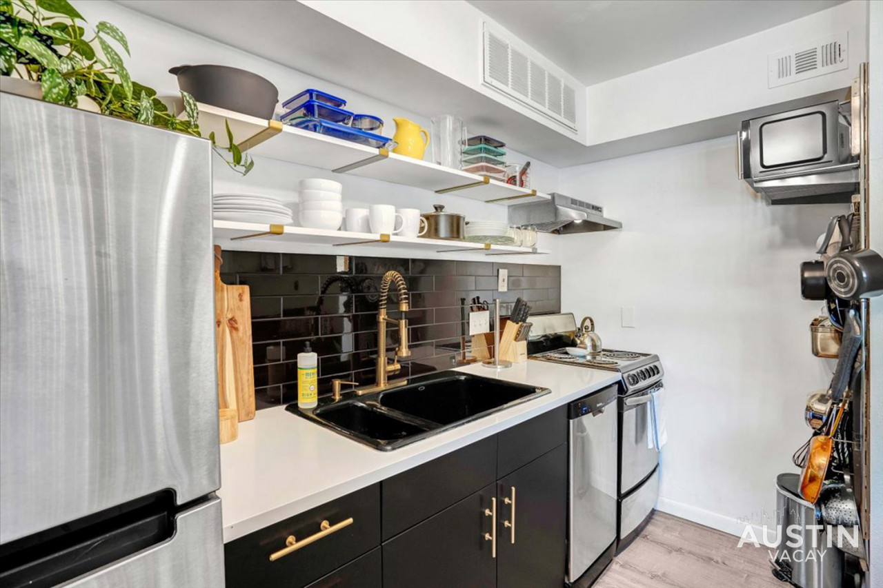 Riverside Gem For 4 | Swimming Pool + Free Parking - Austin