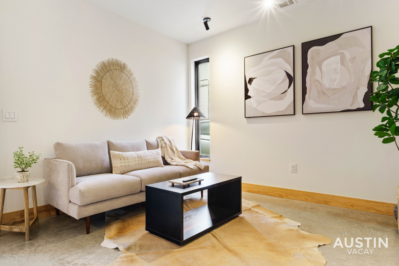 Chic Boho Retreat With Spacious Backyard - Stylish Modern Escape - Austin, TX