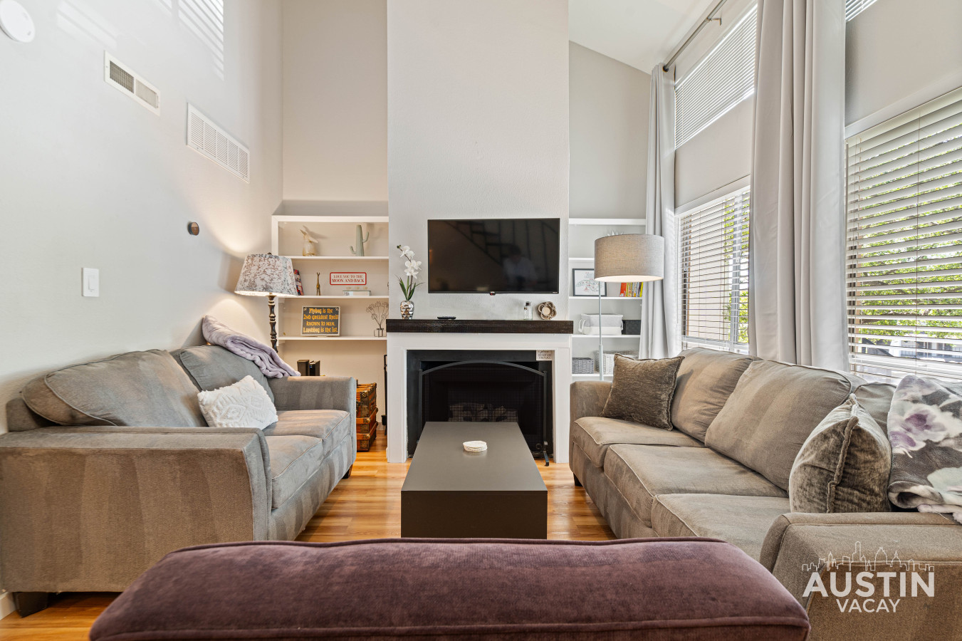 Sparkling Pool And Rooftop Lounge - Stylish Airy Loft Retreat - Austin, TX