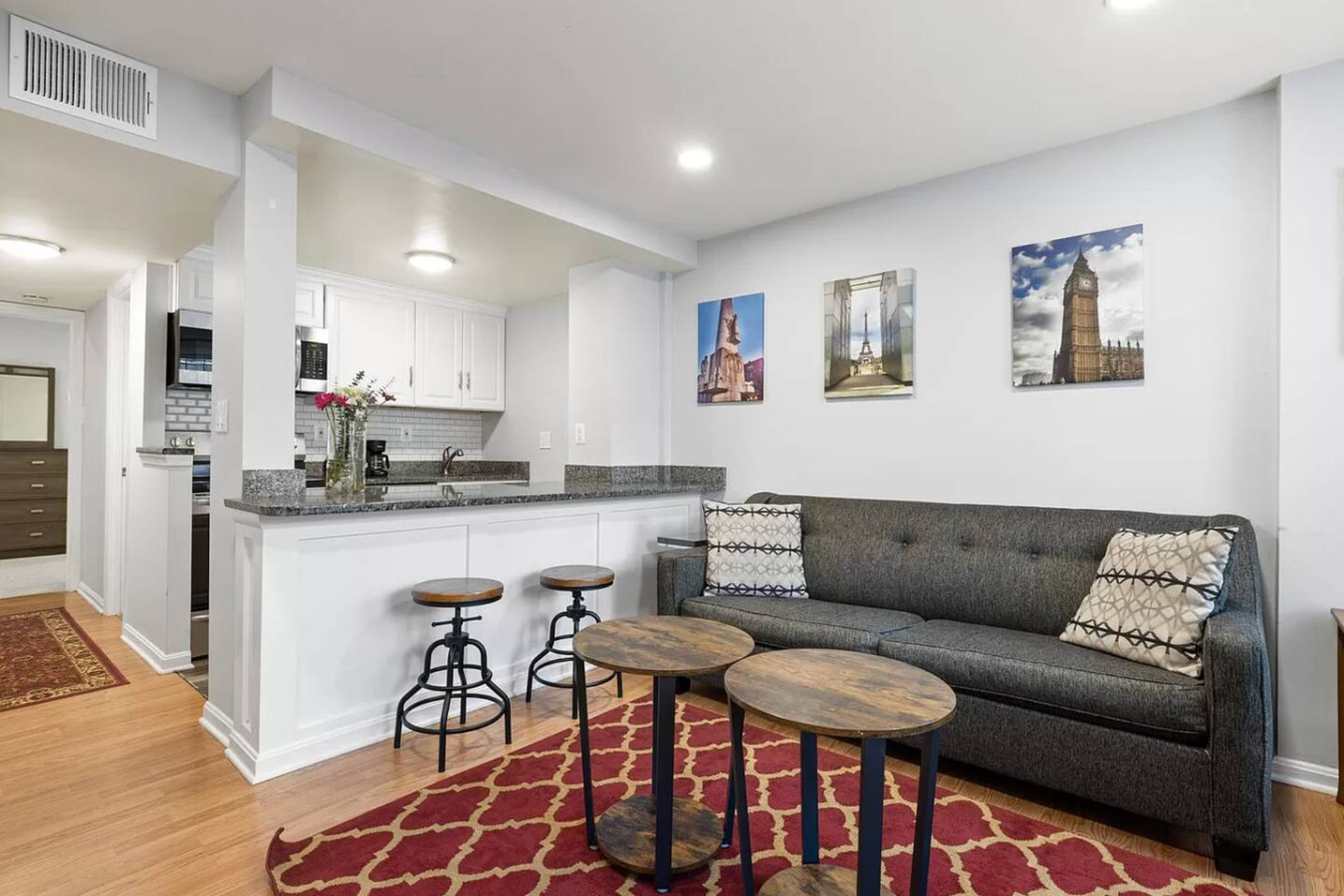 Spacious And Bright Condo With Free Parking - Charming Urban Retreat - Washington, D.C.
