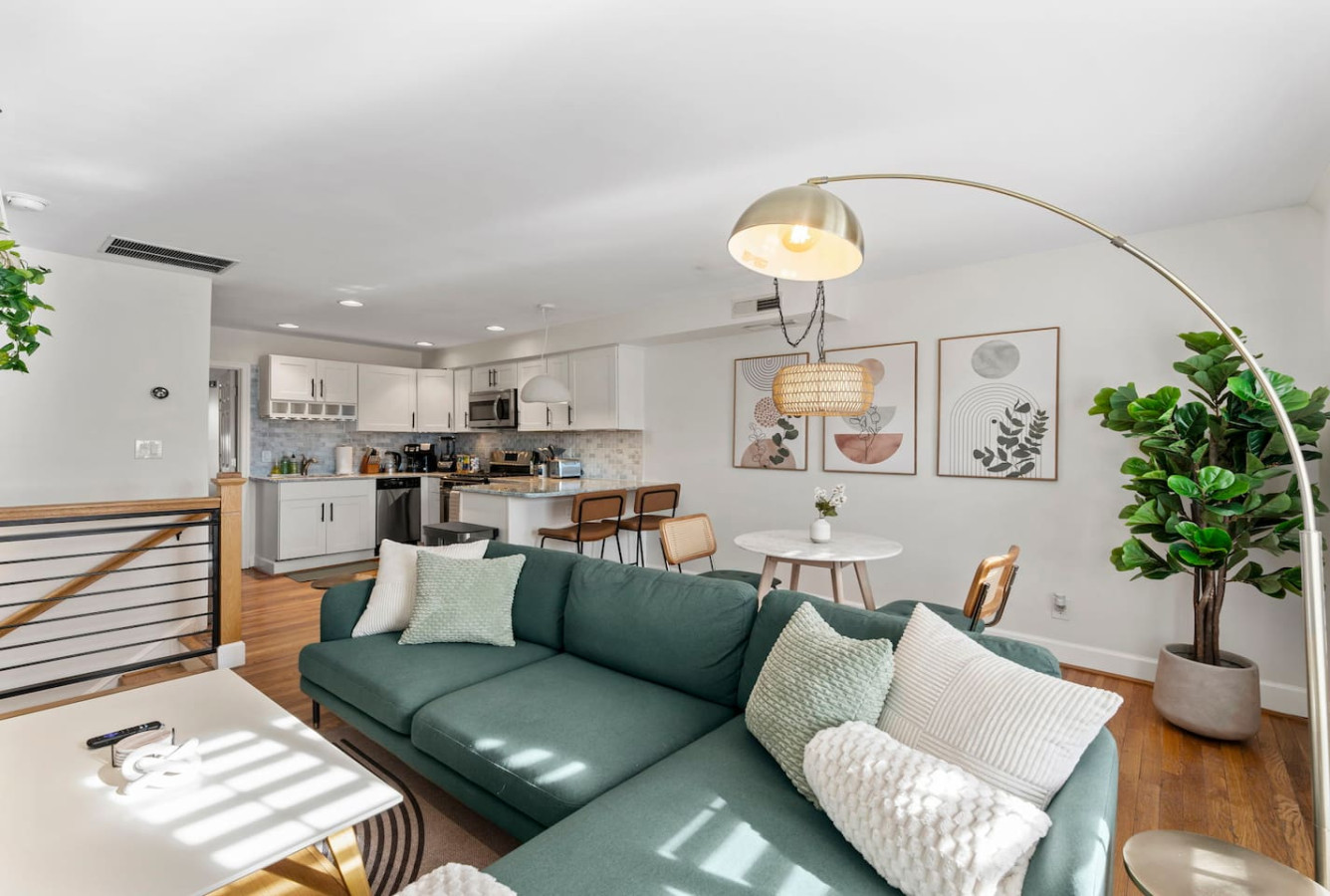 Boho Loft | Bright Top Floor 1br | King Bed + W/d - Washington, D.C.