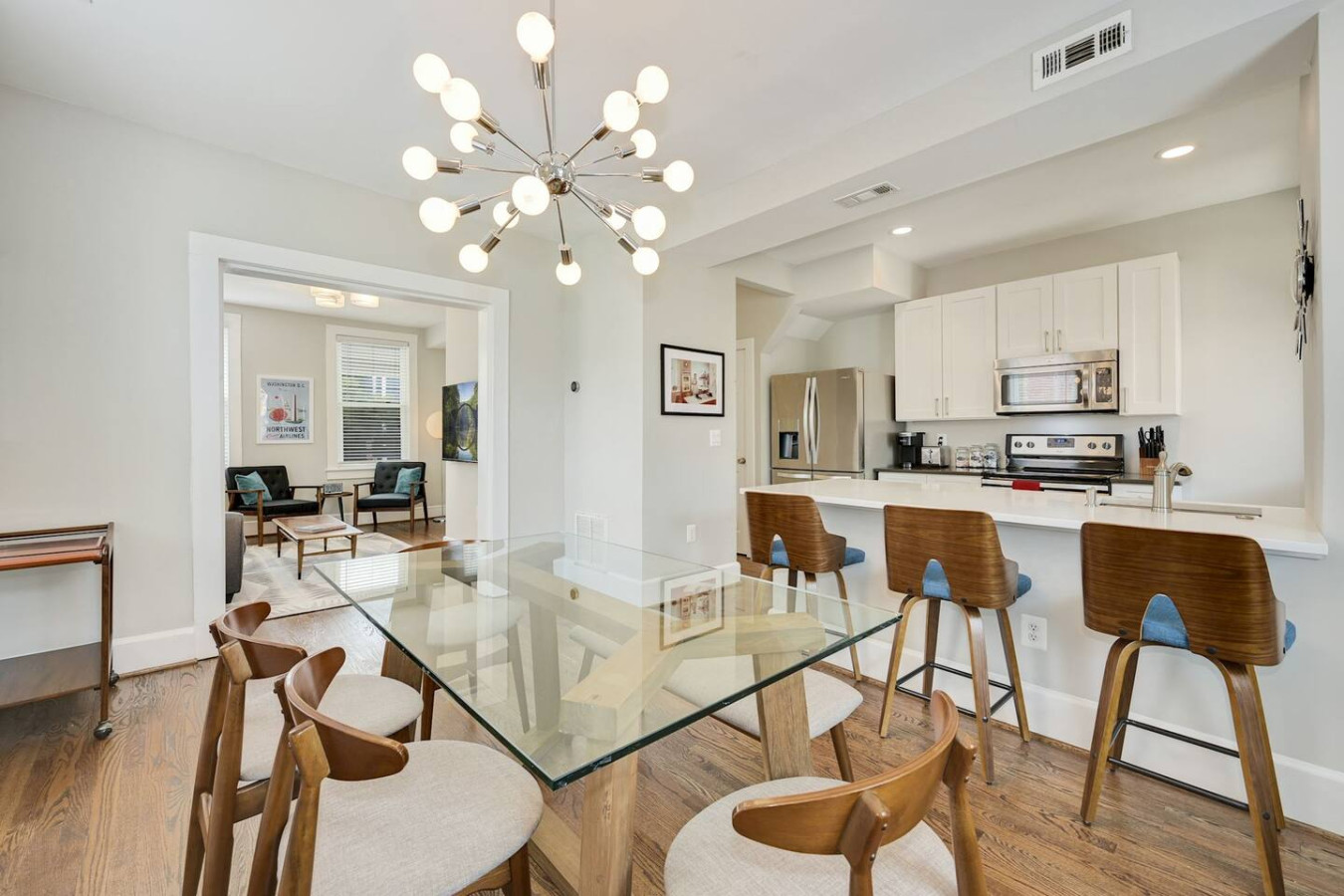 Stylish Townhome With Gourmet Kitchen And Off-street Parking - Charming Retreat - Washington, DC
