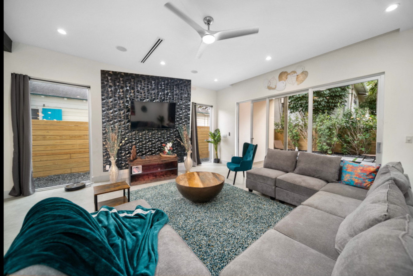 Luxury 3/4 Home In Las Olas With Pool And Hot Tub Near The Beach - Fort Lauderdale, FL