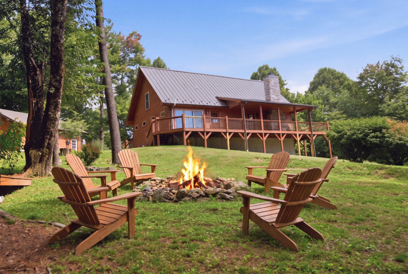 Luxury Log Cabin | Long-range Views, Game Room - North Carolina