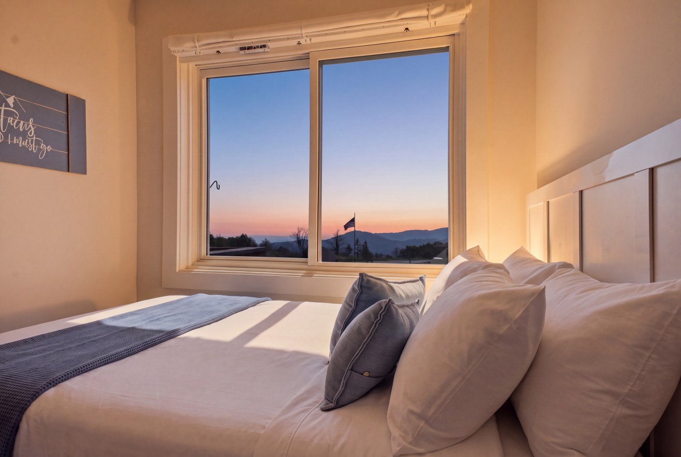 Beech Mtn Studio | Wake To Long-range Mtn Views - Beech Mountain, NC