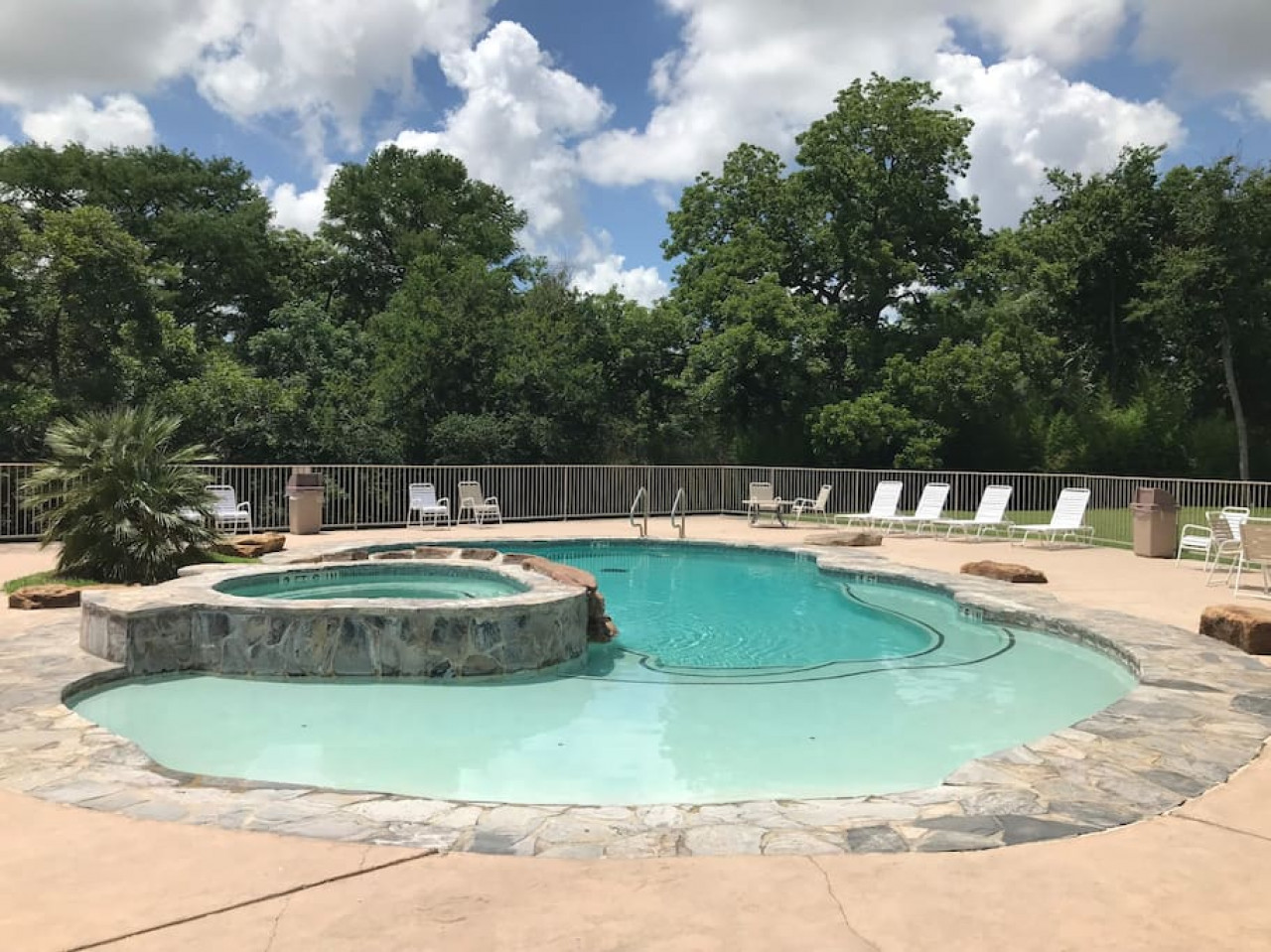 Windrow Retreat | Sleeps 8 | 3 Bdrm | Pool View - New Braunfels, TX