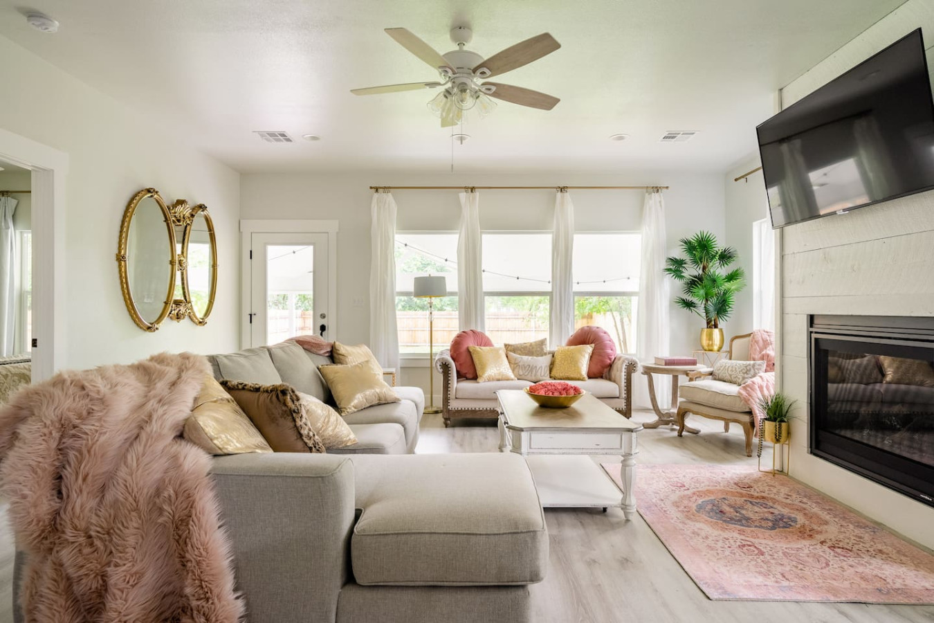 Spacious Haven With Fenced Yard And Comforts - Stunning Retreat - Philadelphia, PA