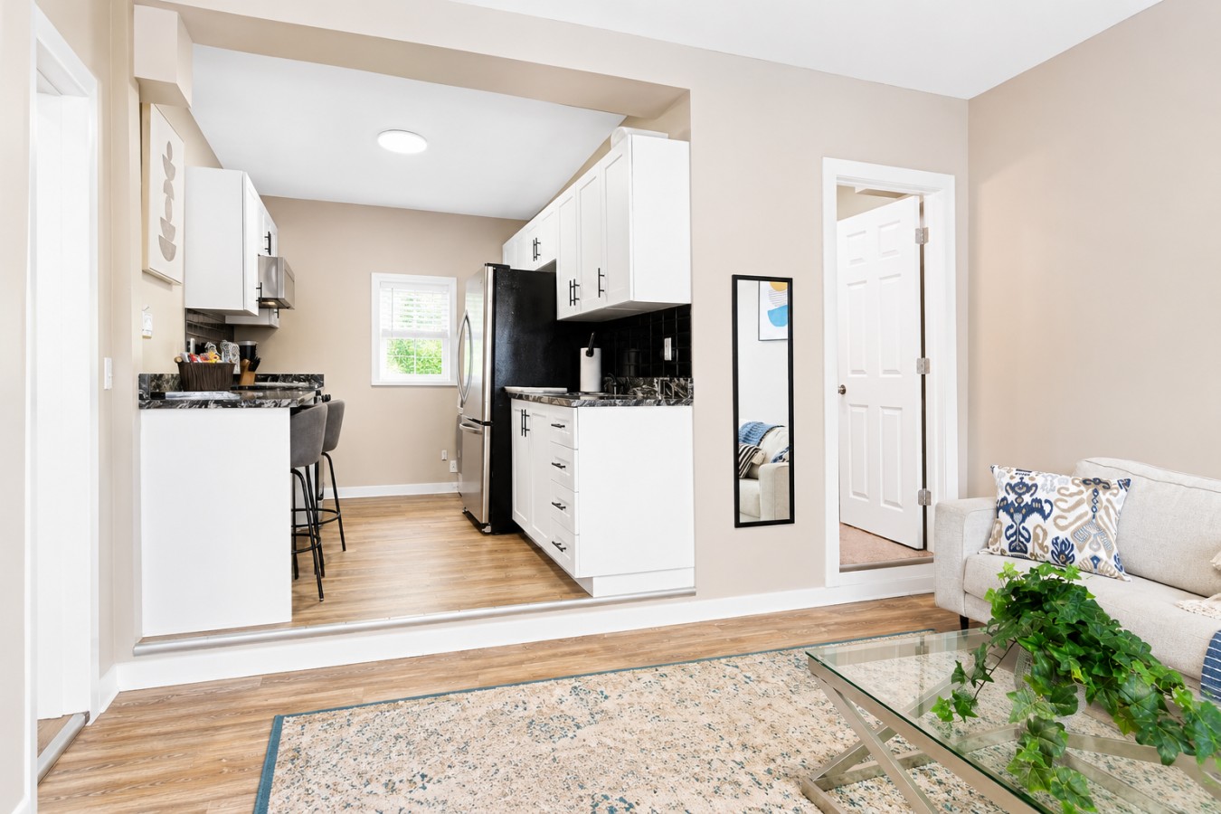 Walkerville 1br Suite | Parking, Laundry & Wifi - Windsor, ON, Canada
