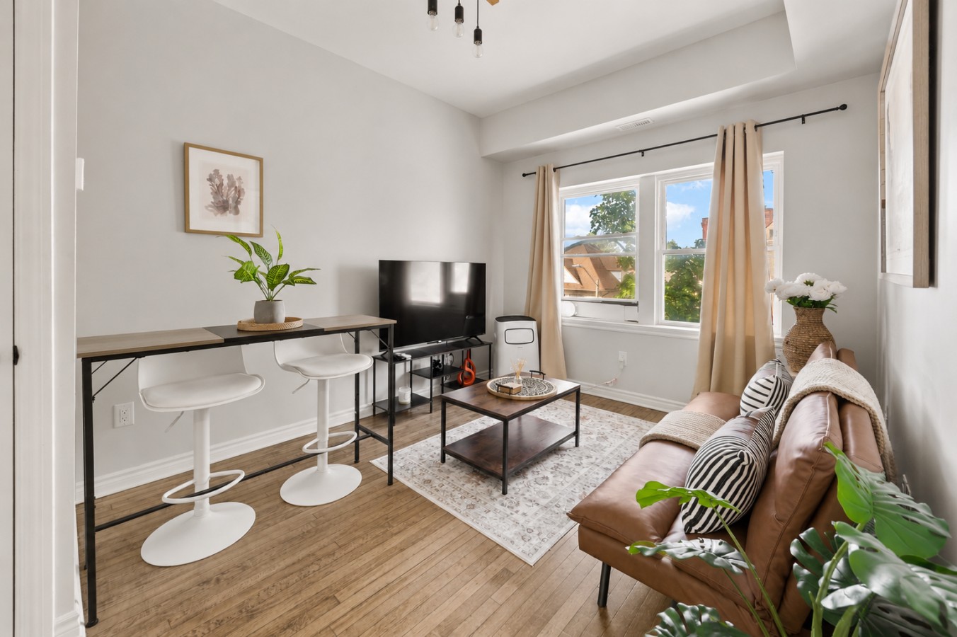 Stylish Walkerville Stay | Workspace + Prime Location - Windsor