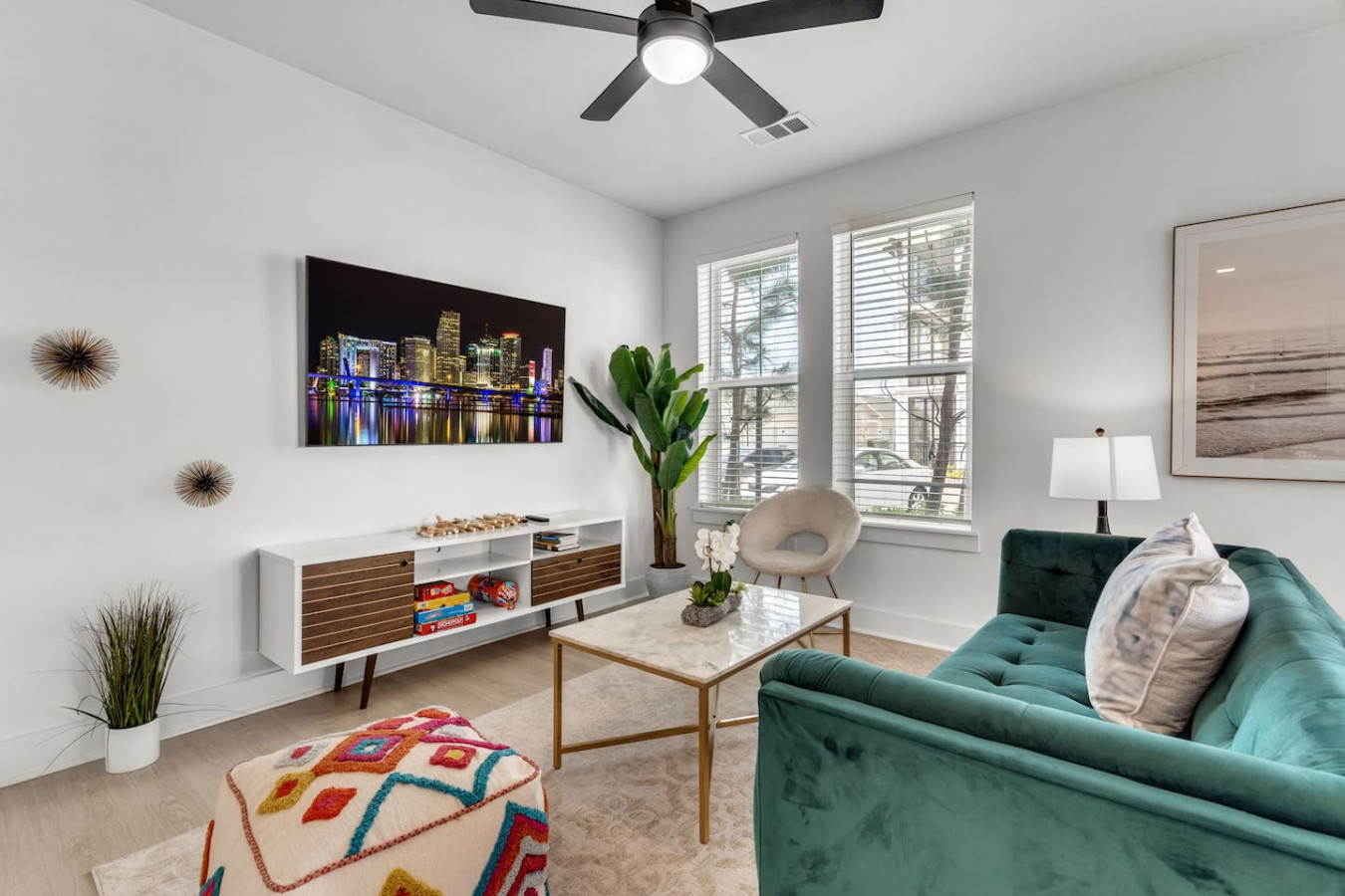 Sun-drenched Living Space And Modern Comforts - Stunning Family Escape - Apollo Beach, FL
