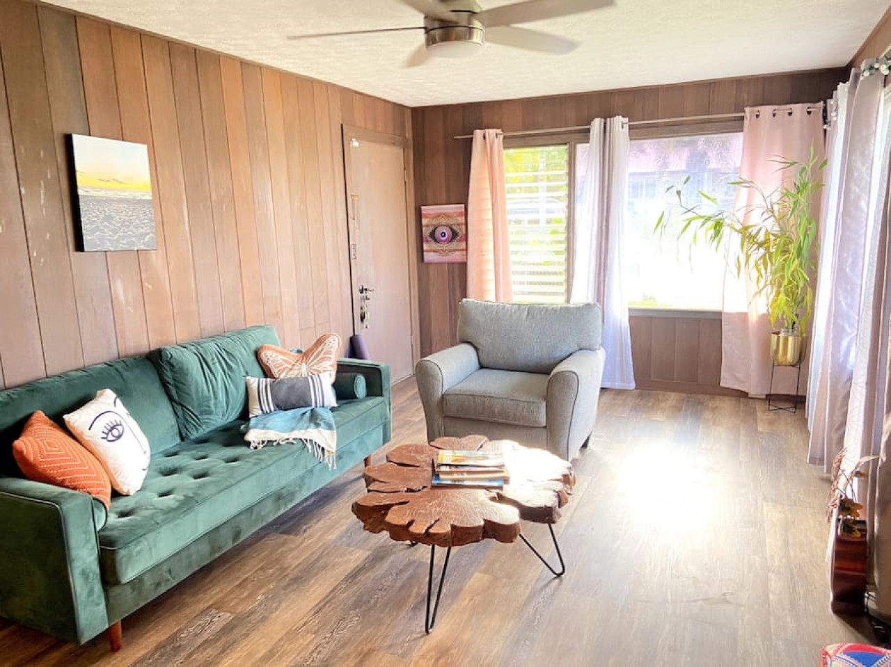 Charming Outdoor Dining And Tropical Essentials - Cozy Island Retreat - Hilo, HI