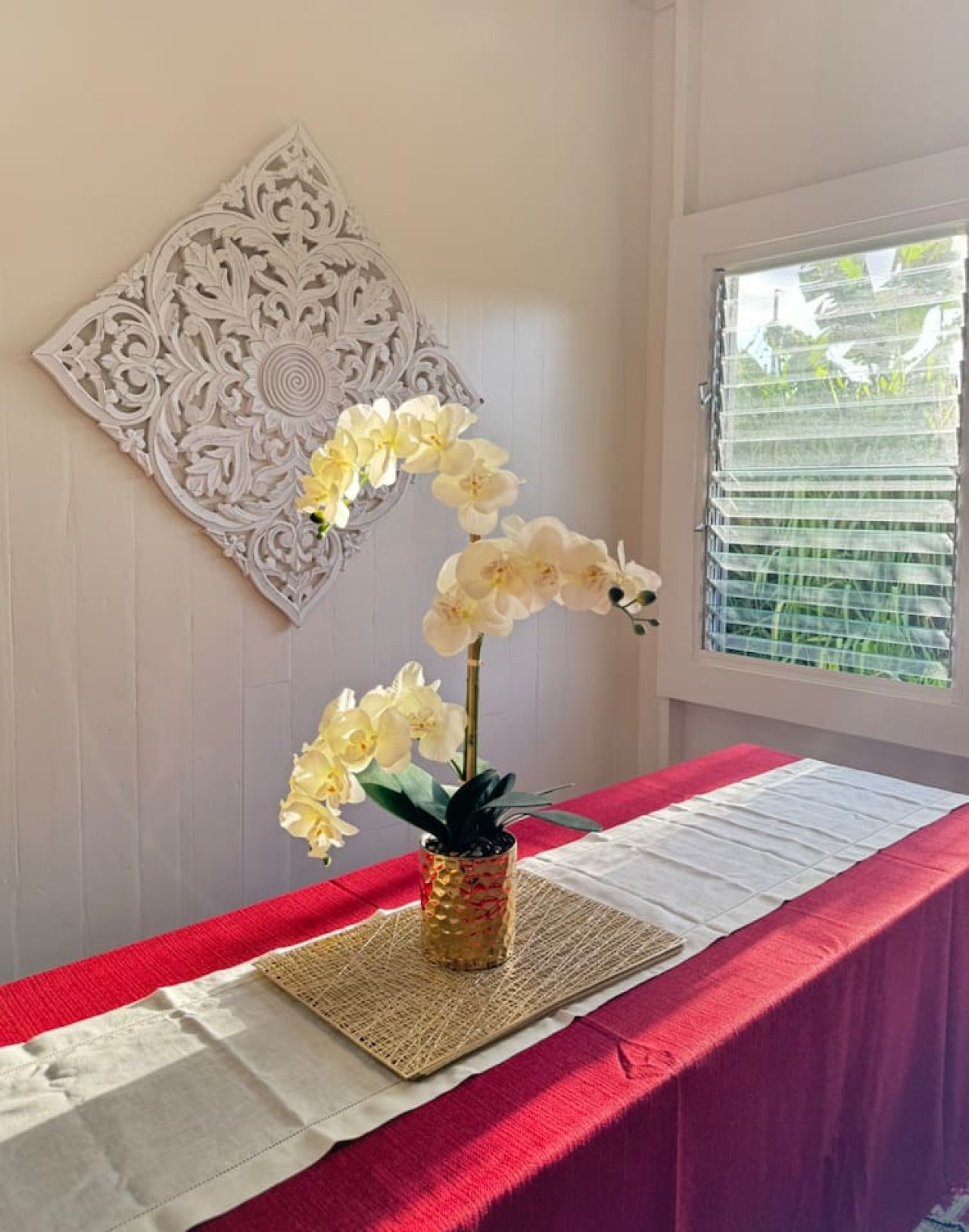 Spacious Outdoor Deck And A C - Charming Hilo Retreat - Hilo, HI