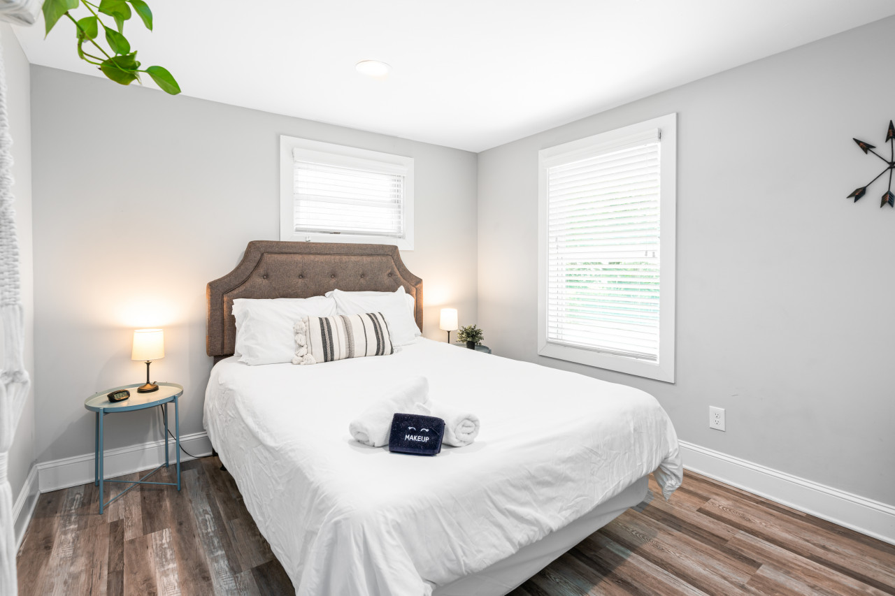 Charming Bungalow With Cozy Patio - Inviting Escape Near Downtown - 