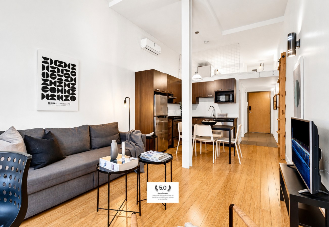 Charming Split-level Studio With Modern Comforts - Delightful Urban Escape - Laval, Canada