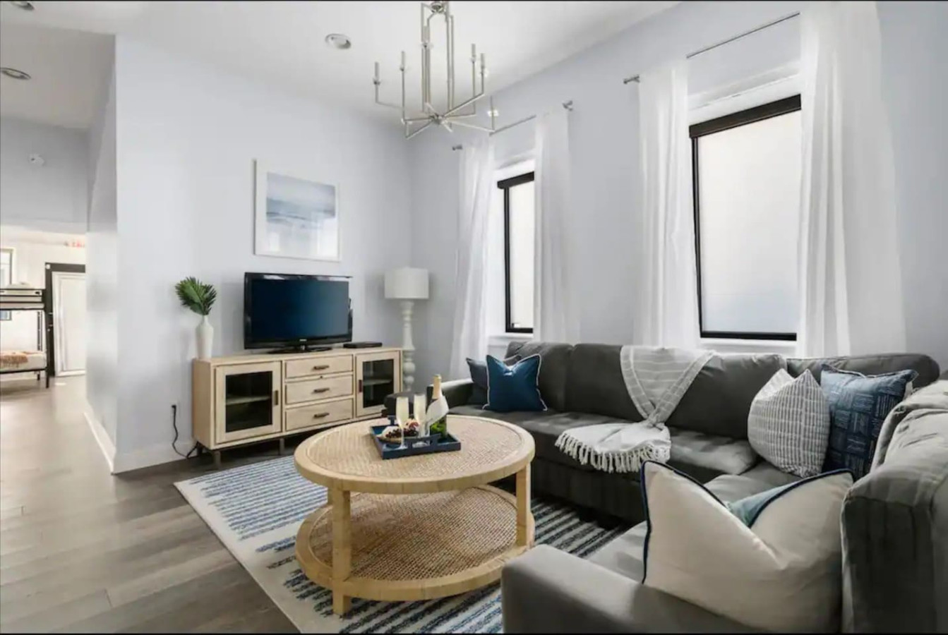4 Bedroom - 4 Blocks To King St. With Parking - Charleston, SC