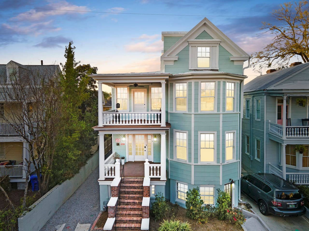 8 Bedroom - Newly Renovated - Parking & Walkable - Charleston, SC