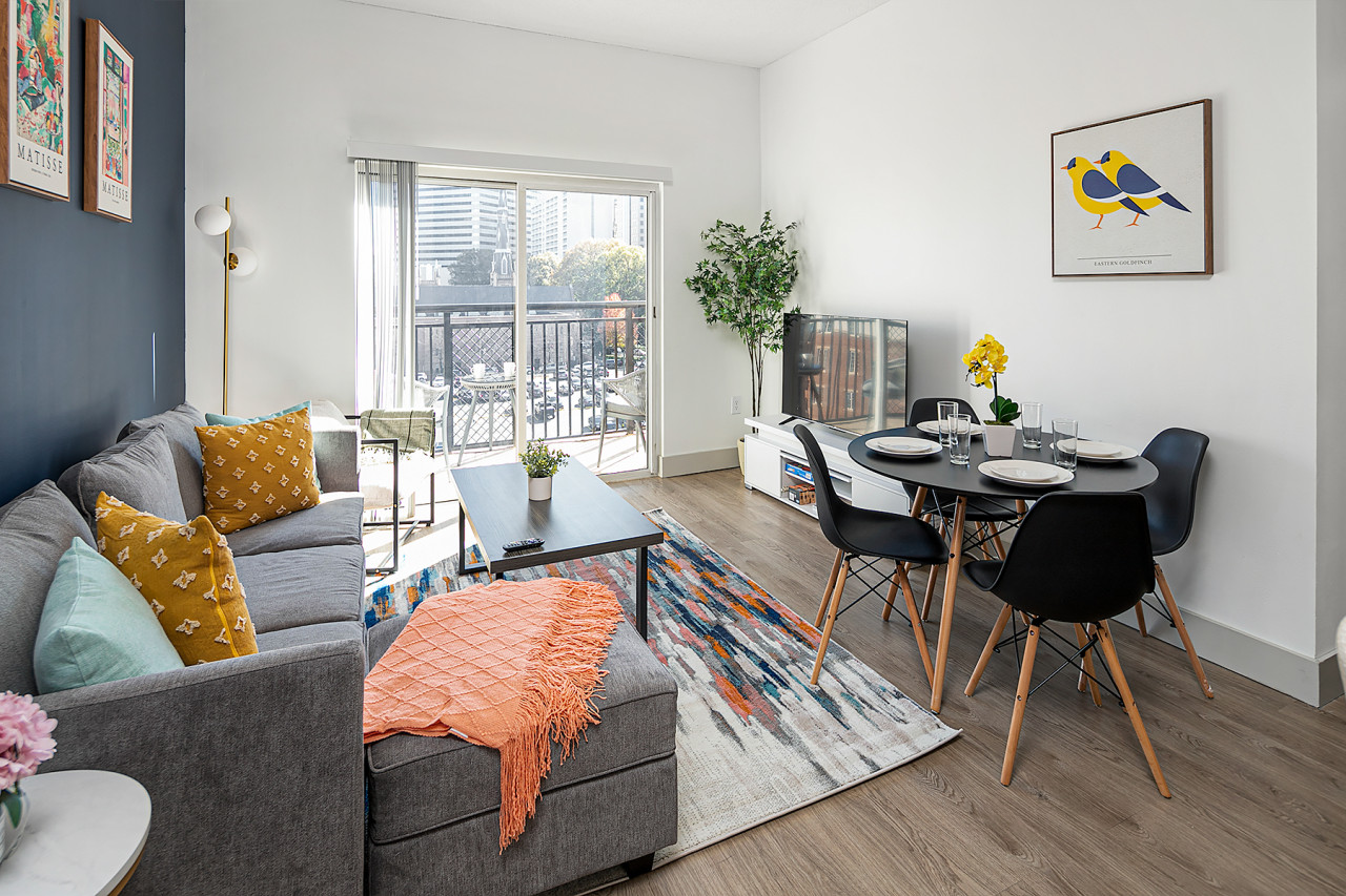 Carolina Blue | Top Floor City Views, Free Parking - Charlotte
