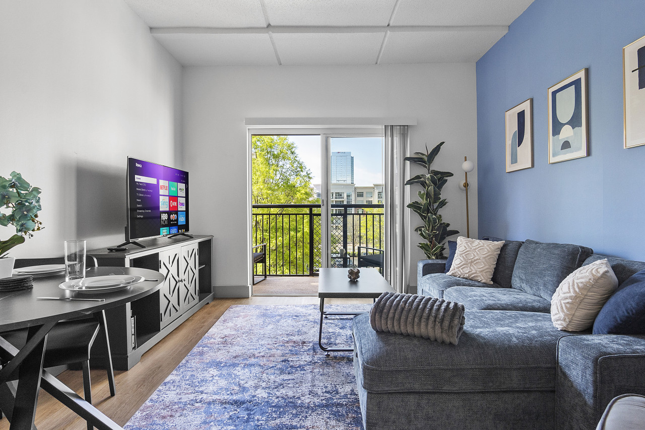 Beautiful Blue | City Views, Free Parking, Gym - 샬럿