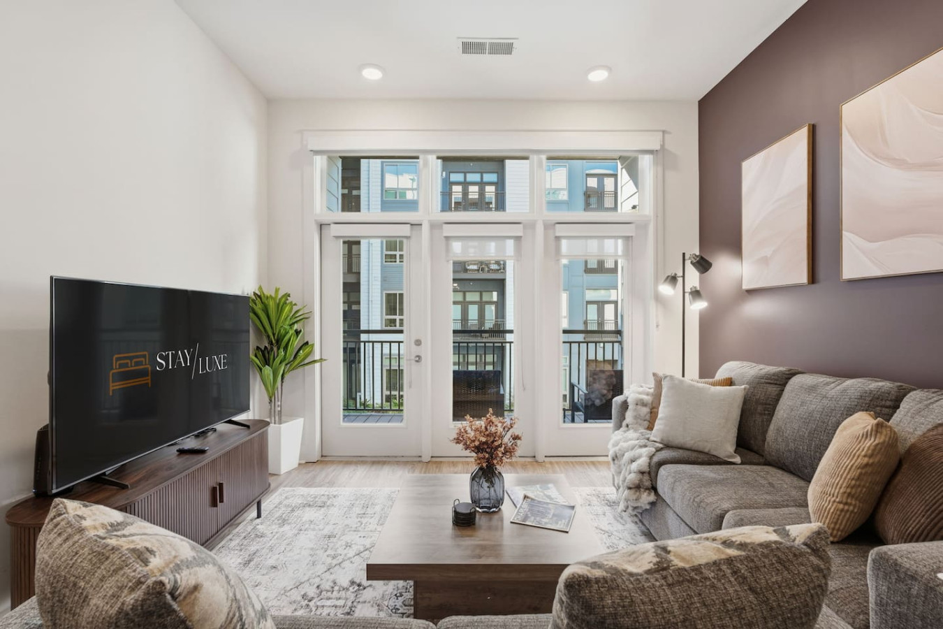 Urban Escape | Free Parking, Pool, Gym - Charlotte, NC