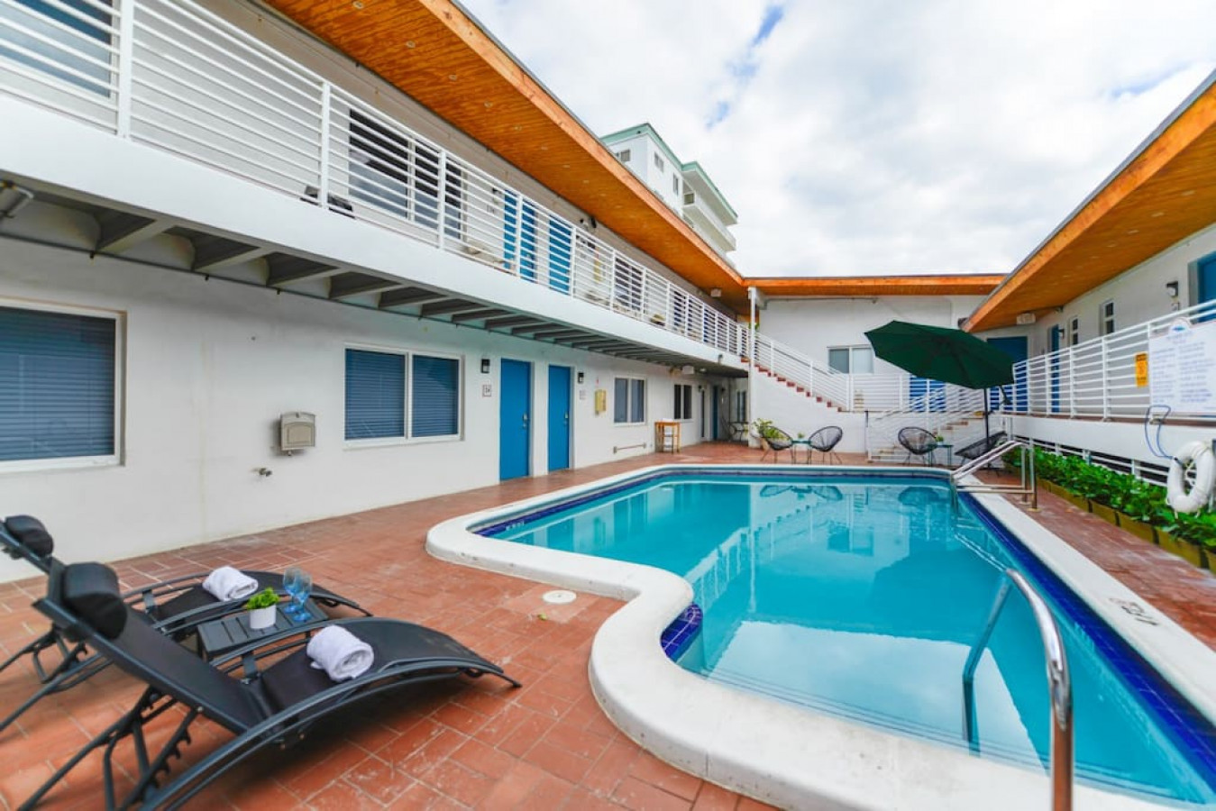 Beautiful 1/1 Bedroom Steps Away From The Beach! - ハリウッド, FL