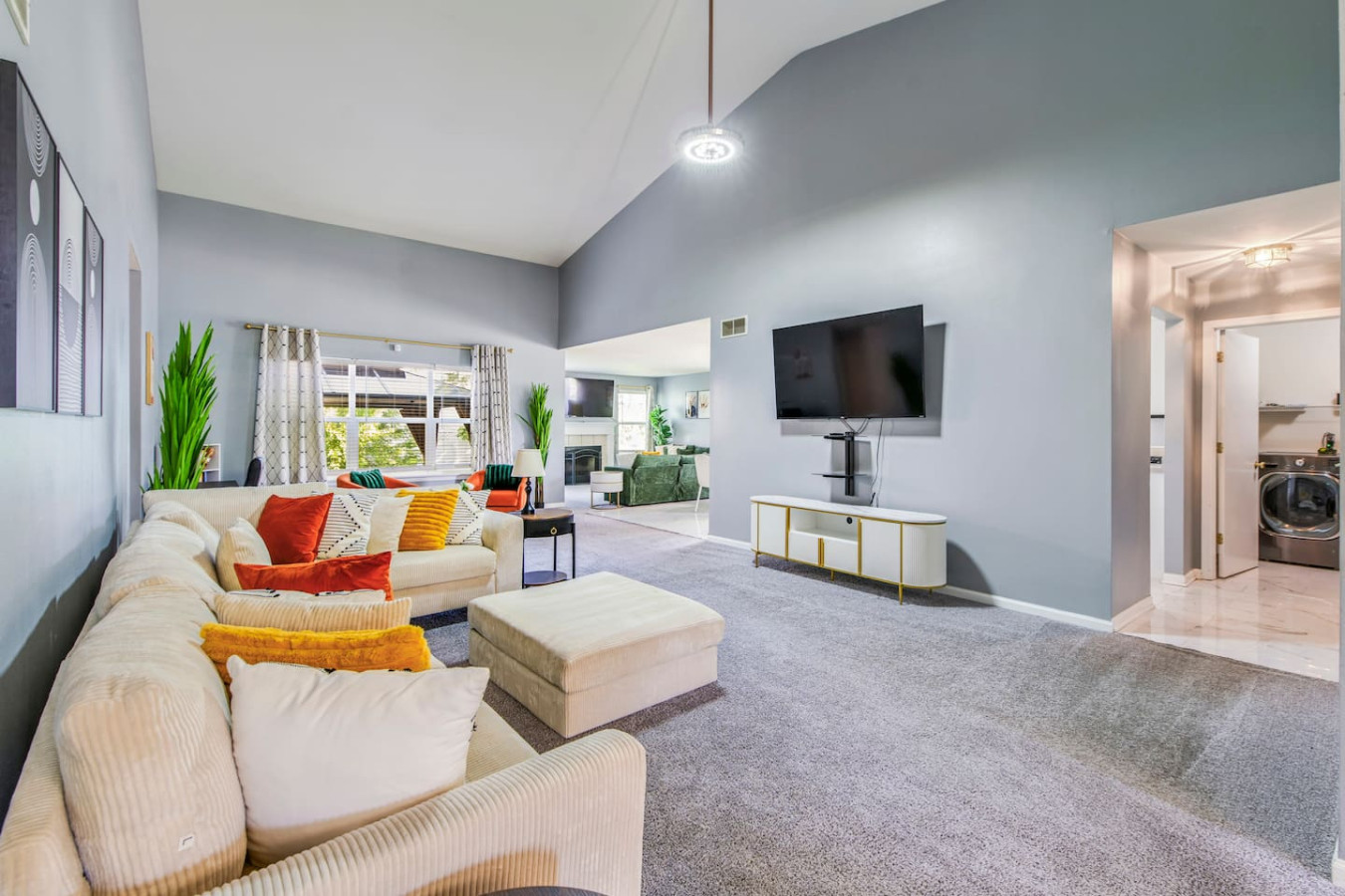 Modern Comfort Loves Park • Stylish 3br Getaway - Illinois