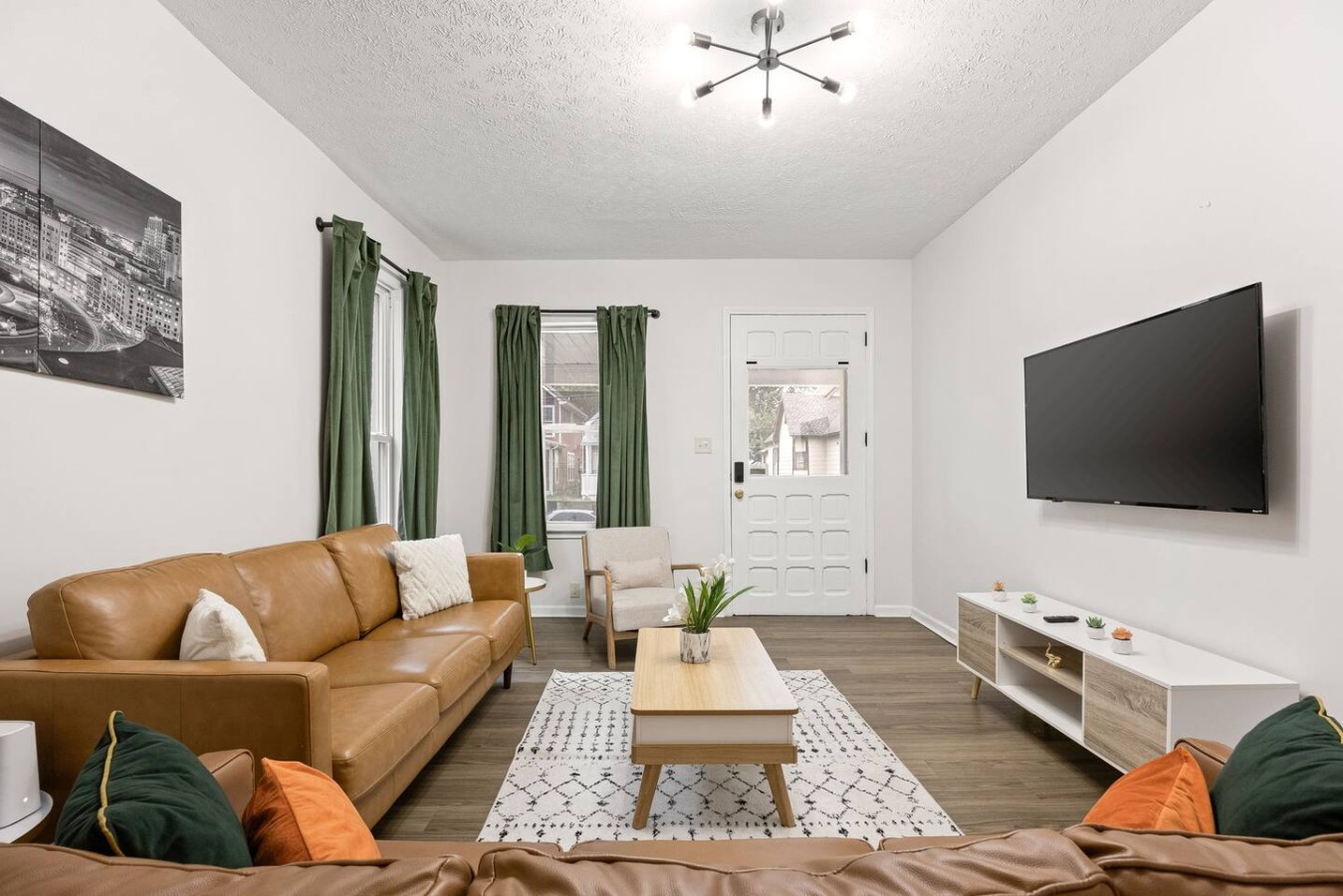 Modern & Cozy Indy Stay W/ Free Parking - Indianapolis, IN