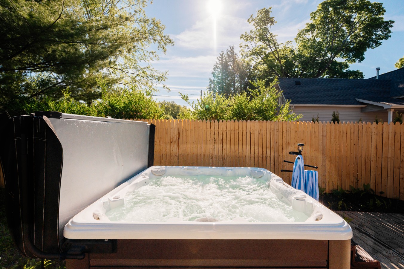 Astra Cottage | Hot Tub | 3br Near Downtown & Tart Trail | Grill - Traverse City, MI