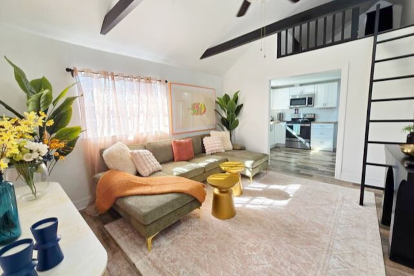 Stylish Living Area And Dedicated Office Space - Cozy Retreat - Winter Park, FL